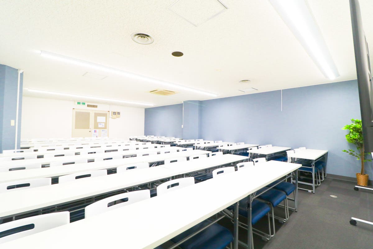 【梅田駅地下直結で最高の立地！大阪駅前第１ビル！80名】75型モニター・WiFi全て無料！ふれあい貸し会議室 梅田No128の写真5