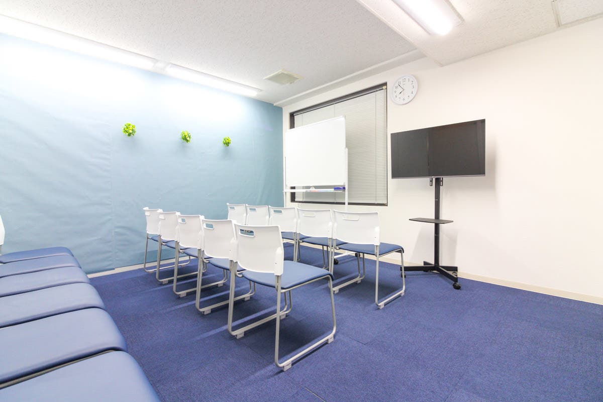 【天神駅出口徒歩2分！16名！】40インチ大型モニター・10Gbps光回線・WiFi全て無料！ふれあい貸し会議室 天神No131の写真13