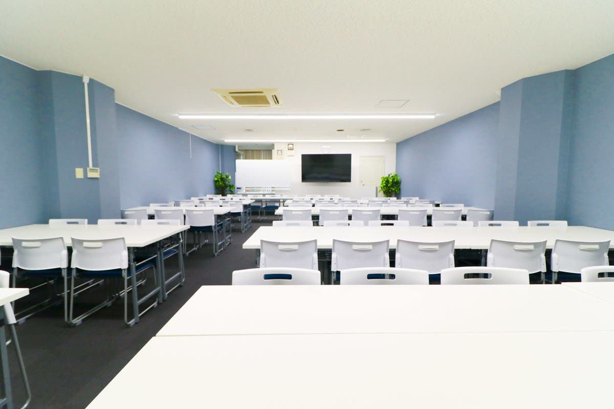 【梅田駅地下直結で最高の立地！大阪駅前第１ビル！80名】75型モニター・WiFi全て無料！ふれあい貸し会議室 梅田No128の写真7