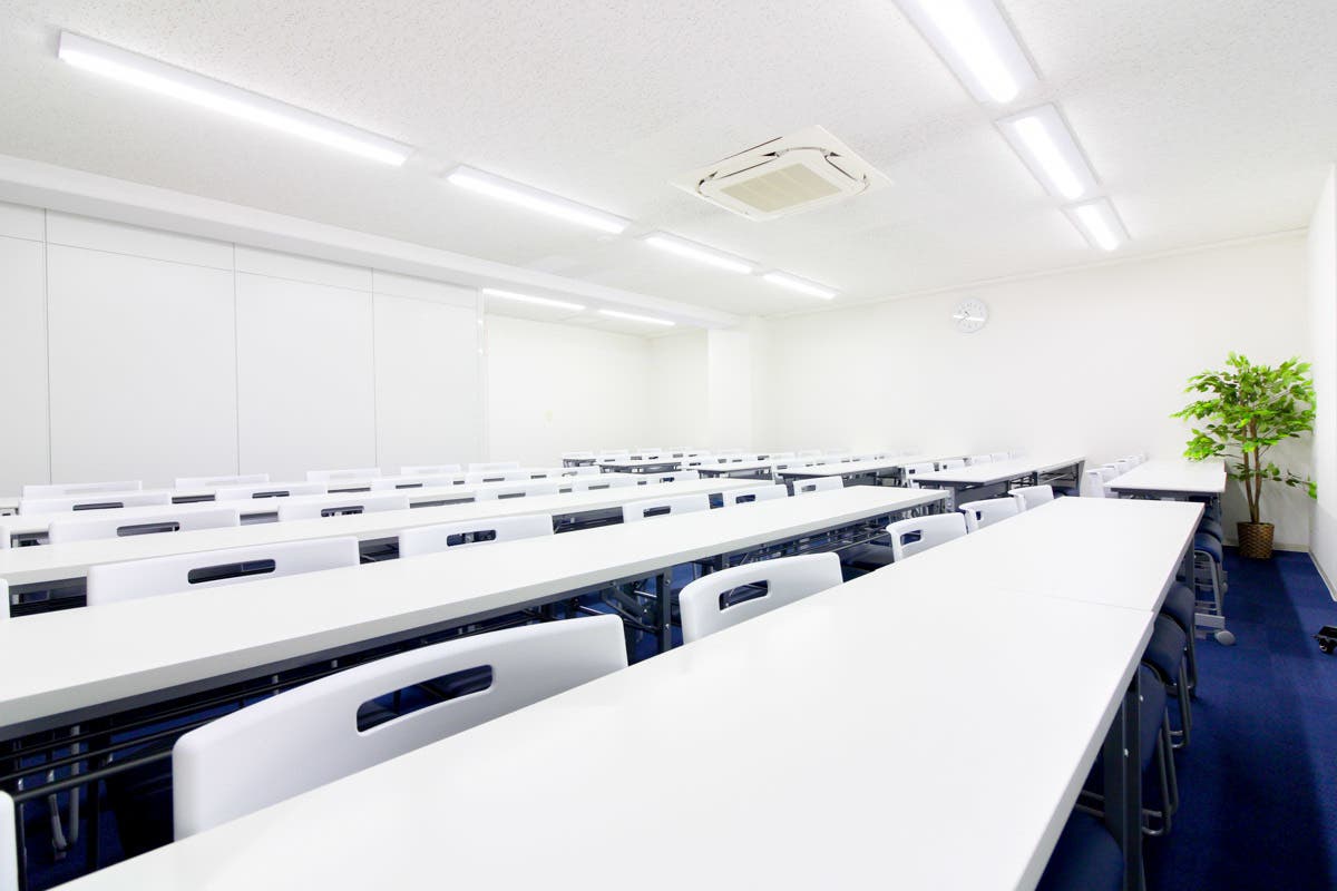 【天神駅出口徒歩2分！56名！】65インチ大型モニター・10Gbps光回線・WiFi全て無料！ふれあい貸し会議室 天神No130の写真6