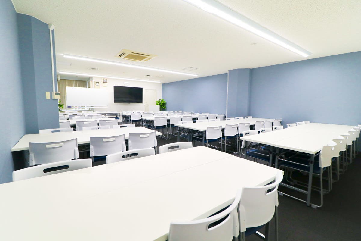 【梅田駅地下直結で最高の立地！大阪駅前第１ビル！80名】75型モニター・WiFi全て無料！ふれあい貸し会議室 梅田No128の写真8