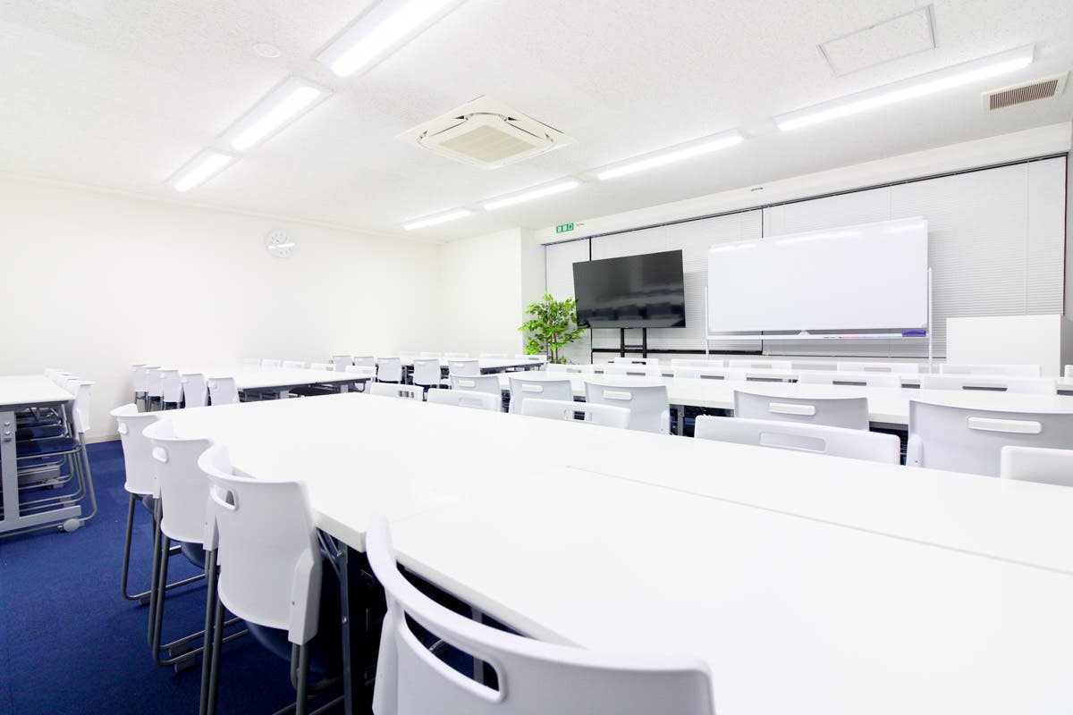 【天神駅出口徒歩2分！56名！】65インチ大型モニター・10Gbps光回線・WiFi全て無料！ふれあい貸し会議室 天神No130の写真8