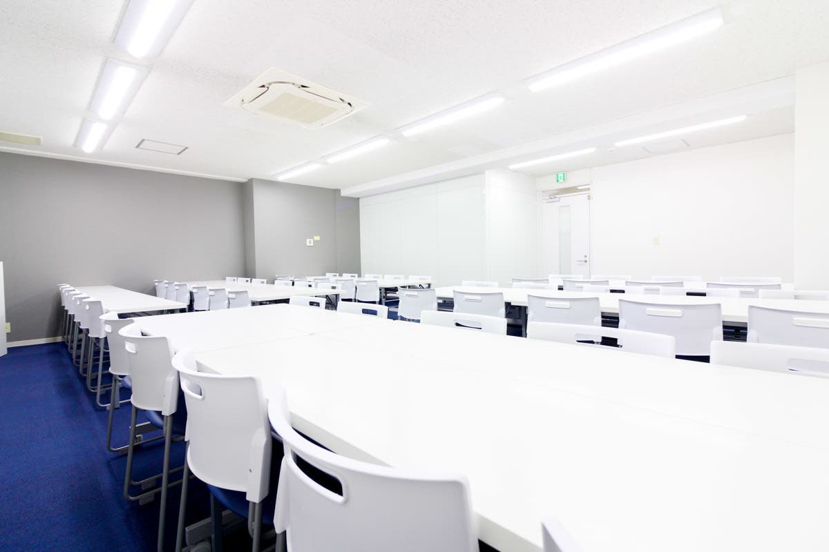 【天神駅出口徒歩2分！56名！】65インチ大型モニター・10Gbps光回線・WiFi全て無料！ふれあい貸し会議室 天神No130の写真9