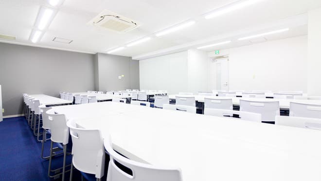 【天神駅出口徒歩2分!56名!】65インチ大型モニター・10Gbps光回線・WiFi全て無料!ふれあい貸し会議室 天神No130の写真9