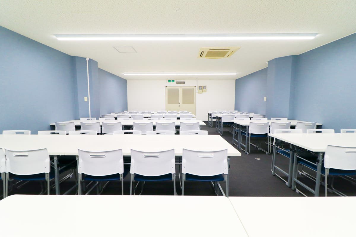 【梅田駅地下直結で最高の立地！大阪駅前第１ビル！80名】75型モニター・WiFi全て無料！ふれあい貸し会議室 梅田No128の写真11