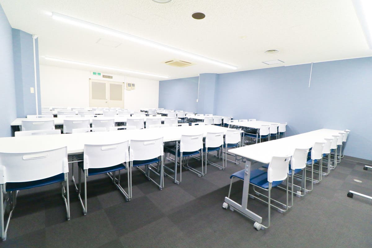 【梅田駅地下直結で最高の立地！大阪駅前第１ビル！80名】75型モニター・WiFi全て無料！ふれあい貸し会議室 梅田No128の写真12