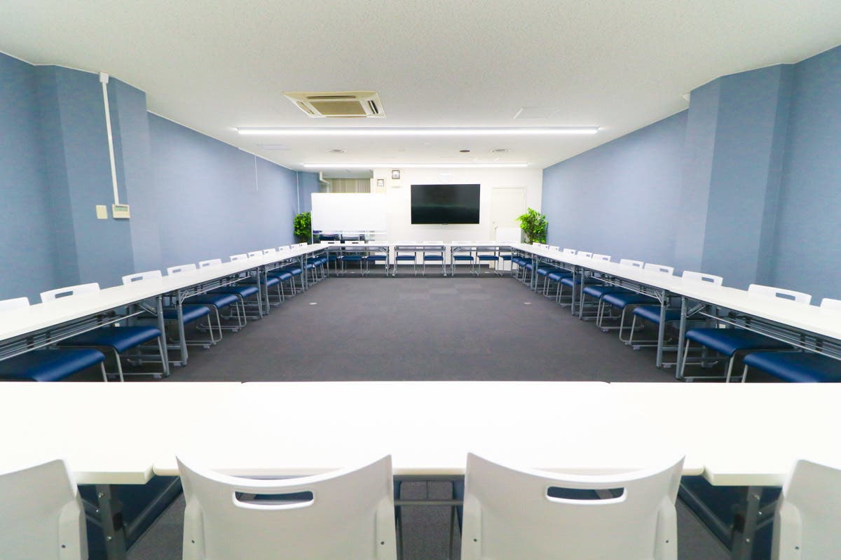 【梅田駅地下直結で最高の立地！大阪駅前第１ビル！80名】75型モニター・WiFi全て無料！ふれあい貸し会議室 梅田No128の写真13