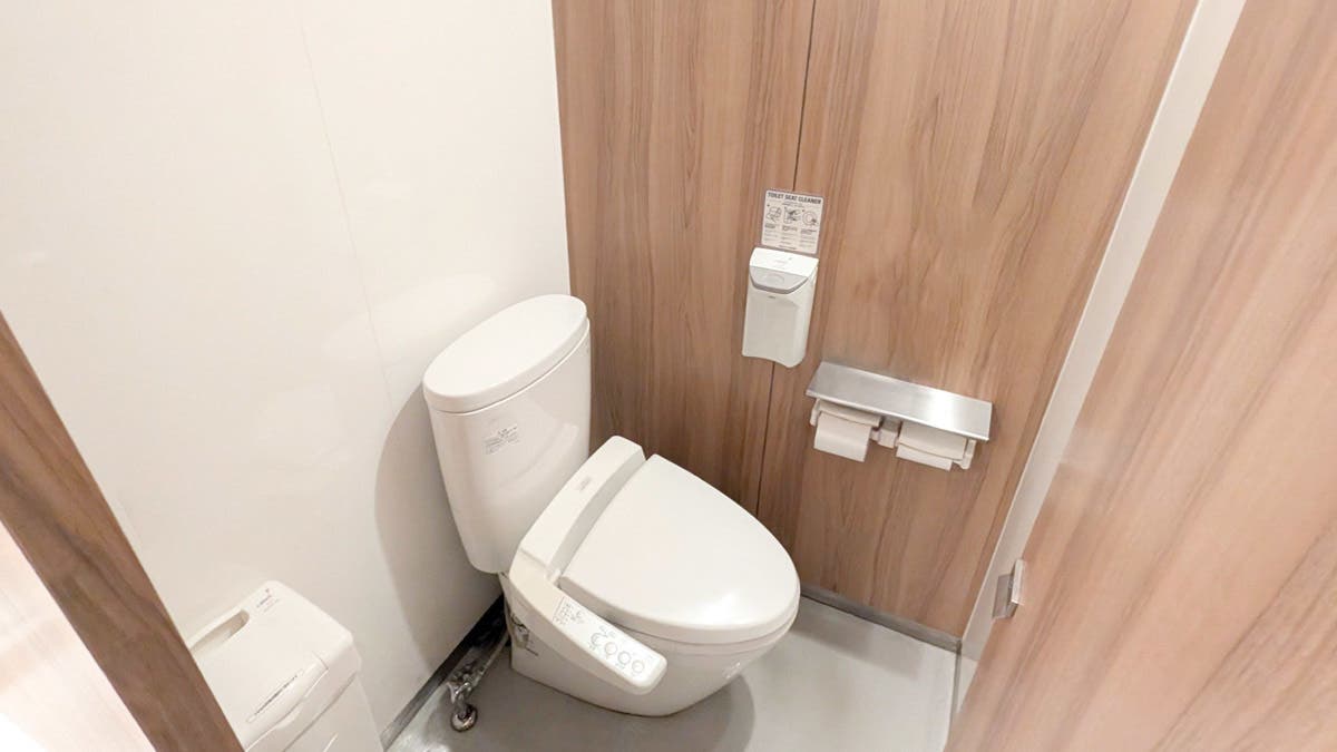 【天神駅出口徒歩2分！16名！】40インチ大型モニター・10Gbps光回線・WiFi全て無料！ふれあい貸し会議室 天神No131の写真21