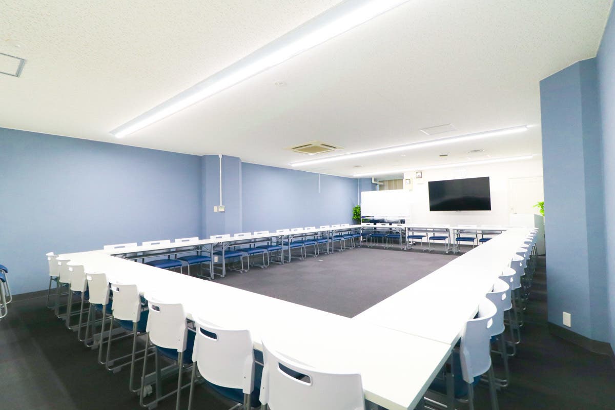 【梅田駅地下直結で最高の立地！大阪駅前第１ビル！80名】75型モニター・WiFi全て無料！ふれあい貸し会議室 梅田No128の写真14