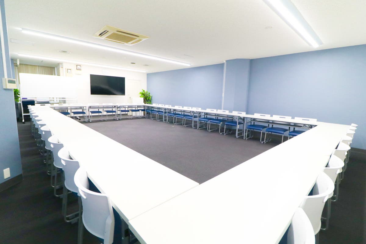 【梅田駅地下直結で最高の立地！大阪駅前第１ビル！80名】75型モニター・WiFi全て無料！ふれあい貸し会議室 梅田No128の写真15