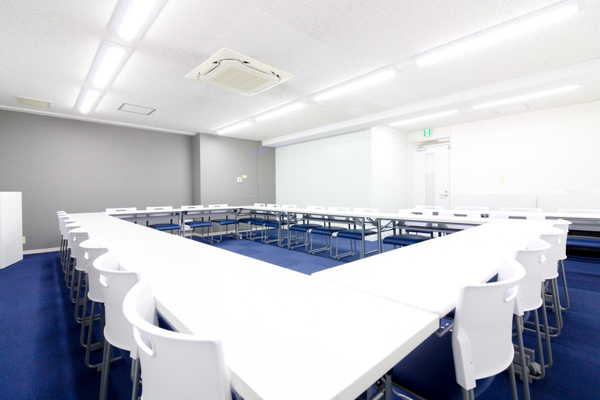 【天神駅出口徒歩2分！56名！】65インチ大型モニター・10Gbps光回線・WiFi全て無料！ふれあい貸し会議室 天神No130の写真15