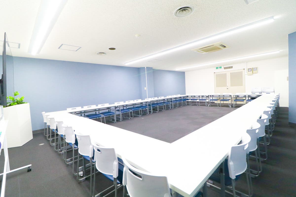 【梅田駅地下直結で最高の立地！大阪駅前第１ビル！80名】75型モニター・WiFi全て無料！ふれあい貸し会議室 梅田No128の写真17