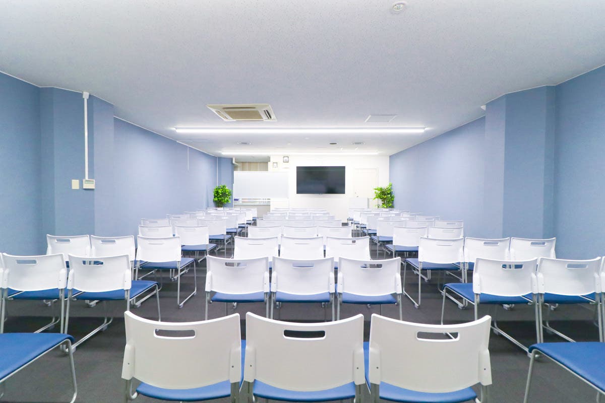 【梅田駅地下直結で最高の立地！大阪駅前第１ビル！80名】75型モニター・WiFi全て無料！ふれあい貸し会議室 梅田No128の写真18