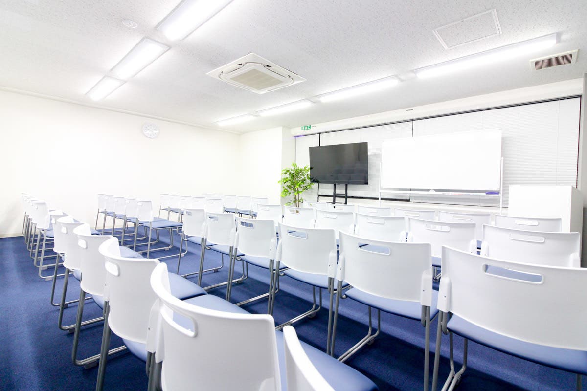 【天神駅出口徒歩2分！56名！】65インチ大型モニター・10Gbps光回線・WiFi全て無料！ふれあい貸し会議室 天神No130の写真17