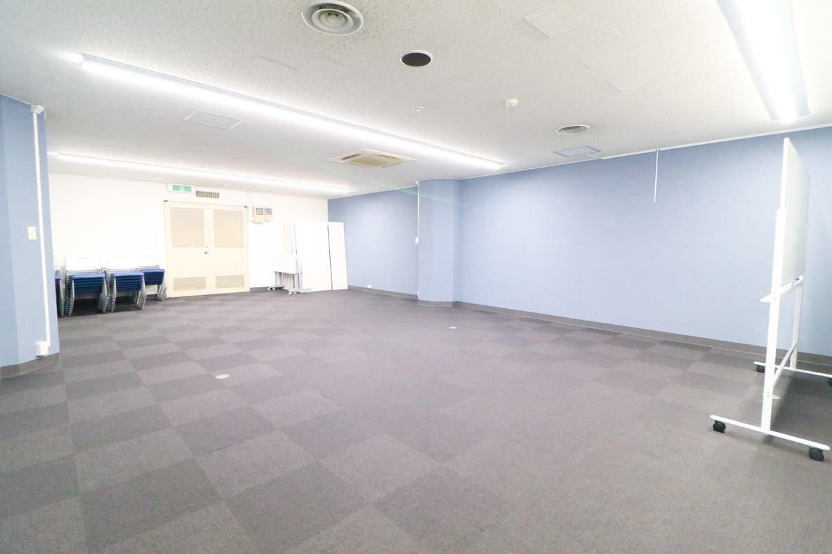 【梅田駅地下直結で最高の立地！大阪駅前第１ビル！80名】75型モニター・WiFi全て無料！ふれあい貸し会議室 梅田No128の写真25