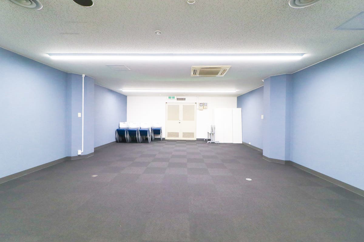 【梅田駅地下直結で最高の立地！大阪駅前第１ビル！80名】75型モニター・WiFi全て無料！ふれあい貸し会議室 梅田No128の写真26