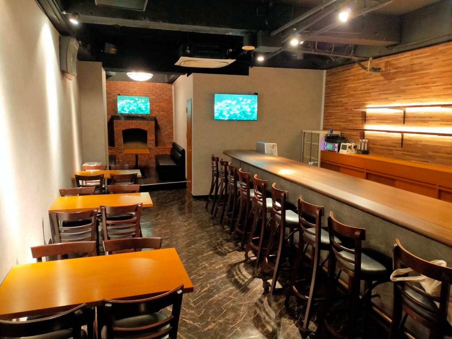 西新駅3分｜カラオケ付隠れ家バーの写真1