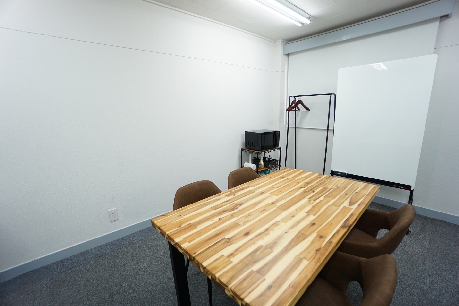 ＜ミニマルオフィス新宿＞便利な新宿駅近く🚃高速光回線Wi-Fi📶テレワーク/Zoom/会議/商談/面接の写真9