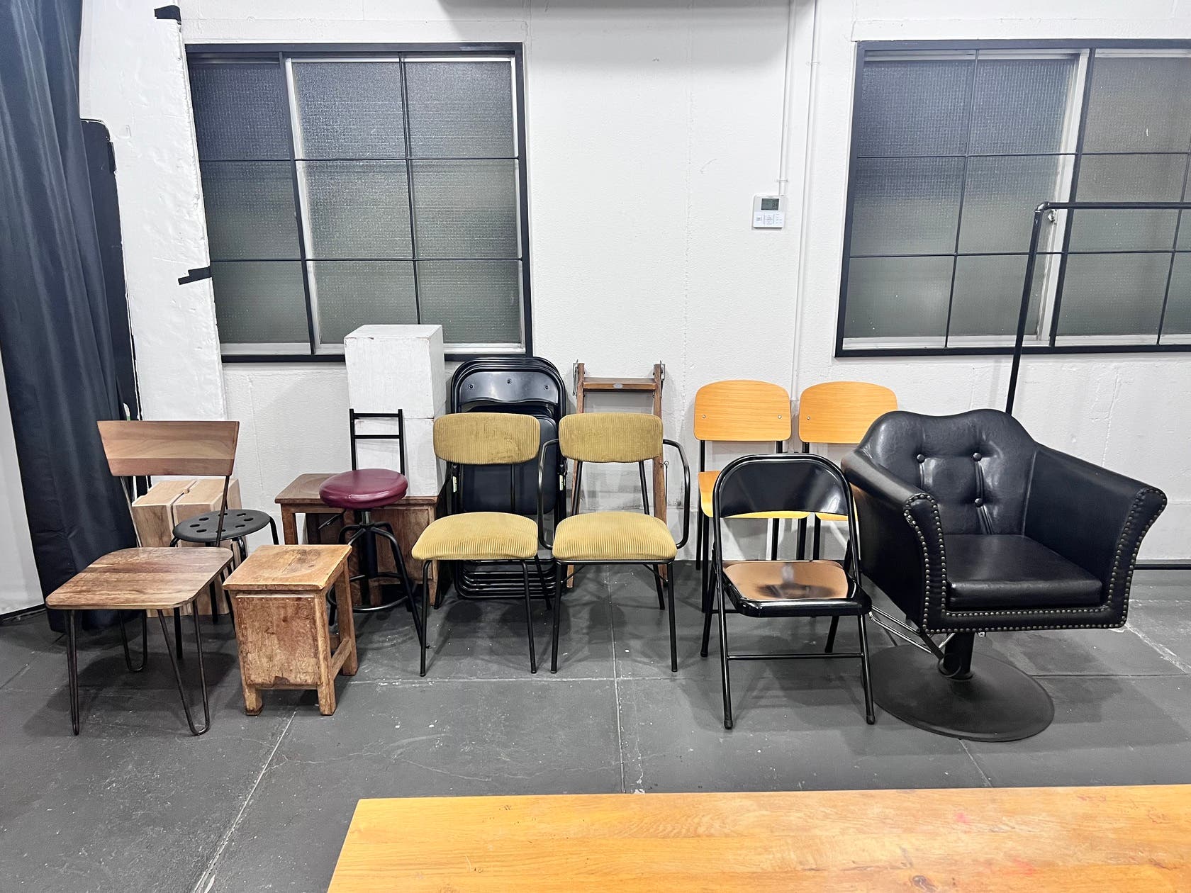 吹抜けのインダストリアルな倉庫型スタジオ。駐車車あり！ ２Fはモルタル床と白壁。の写真25