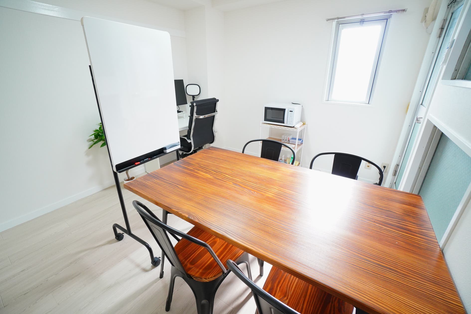 ＜ミニマルオフィス森ノ宮＞森ノ宮駅徒歩1分🚃Wi-Fi📶モニター🖥️テレワーク/Zoom/会議/商談/面接の写真5