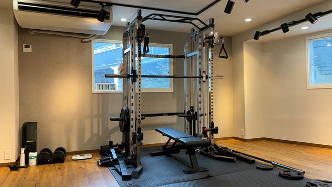 宮前平駅近徒歩2分!運動・筋トレからダンスまで、大きな鏡で自由に使える快適空間◎の写真1