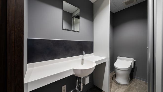 408号室💺【上野駅前】1名個室🌟電源⚡Wi-Fi🛜 27インチモニター🖥️WEB会議☎️面接/勉強🖋充電器有り📱 トイレ綺麗💕の写真9