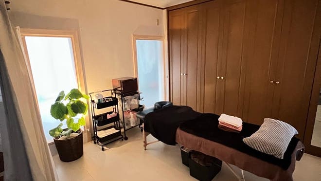 【エステルーム本館】岩倉駅近♪駐車場有✨ブラウンを基調としたナチュラル空間☆てぶらでOK!くつろぎ空間|整体マッサージ|🛜の写真2