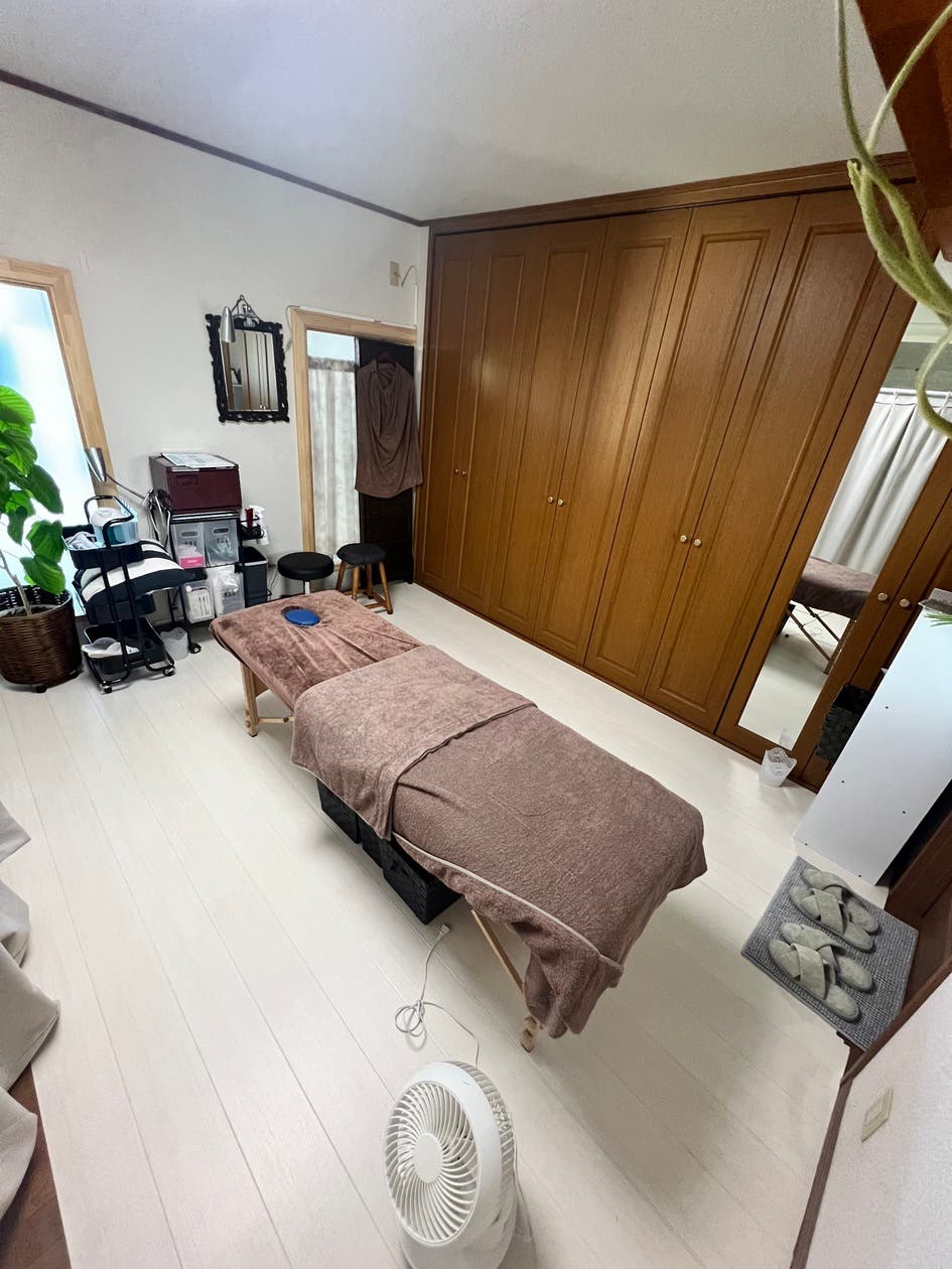 【エステルーム本館】岩倉駅近♪駐車場有✨ブラウンを基調としたナチュラル空間☆てぶらでOK!くつろぎ空間｜整体マッサージ｜🛜の写真11