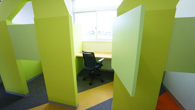 <ハニーコムコム稲毛 ワークNo.1>半個室のコワーキングスペース💻声出し不可🚫光回線Wi-Fi📶電源🔌テレワーク/自習の写真1