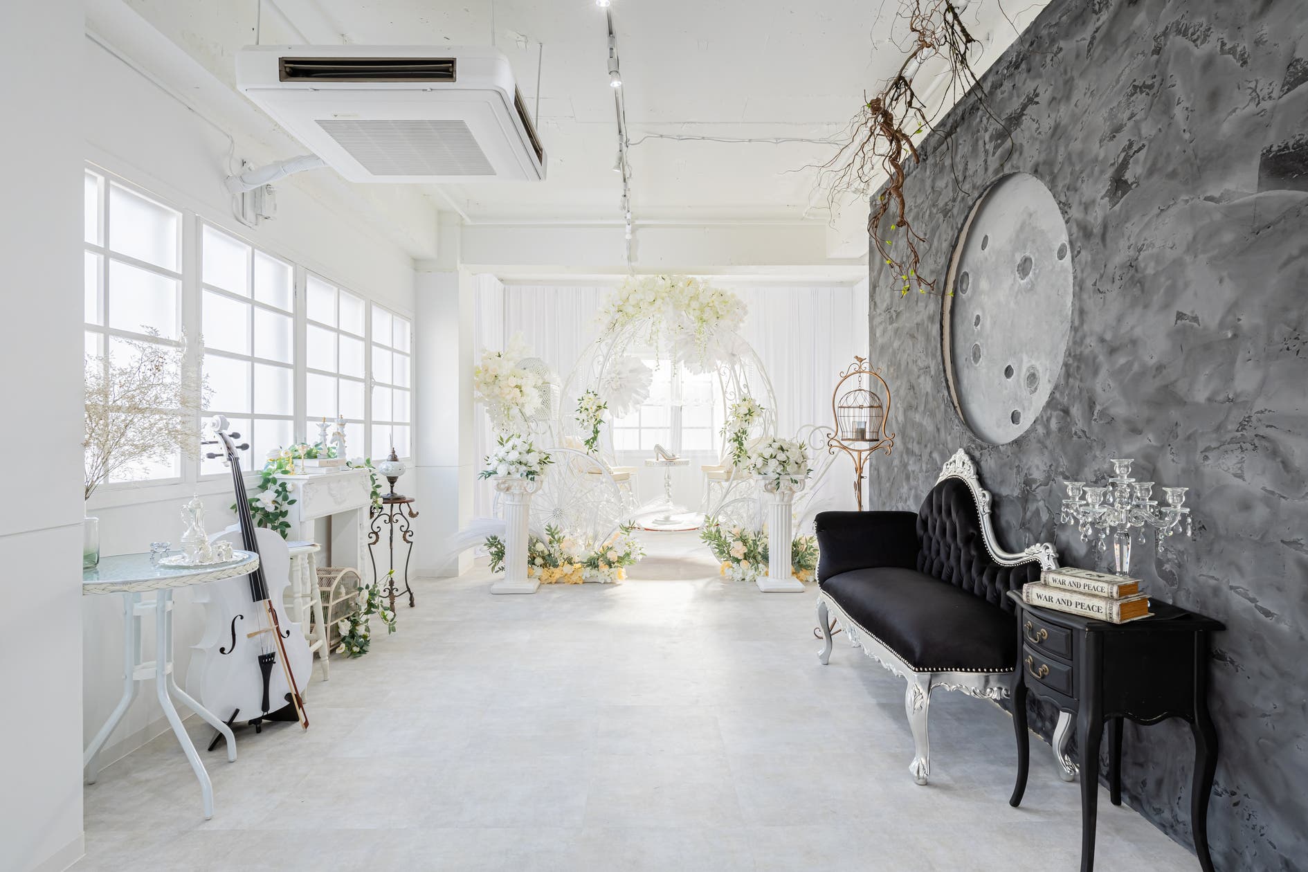 【花とつながる無限・白のファンタジー】４面自然光｜シンデレラ馬車｜満月｜階段｜漆喰白壁｜ドレス着放題！｜撮影機材無料!の写真13