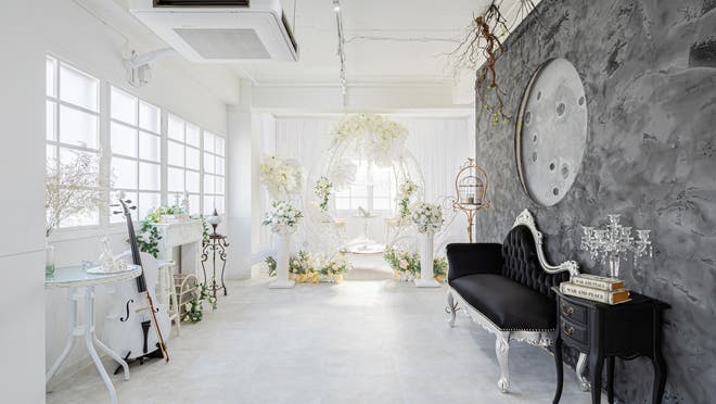 【花とつながる無限・白のファンタジー】4面自然光|シンデレラ馬車|満月|階段|漆喰白壁|ドレス着放題!|撮影機材無料!の写真13