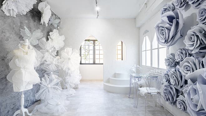 【花とつながる無限・白のファンタジー】4面自然光|シンデレラ馬車|満月|階段|漆喰白壁|ドレス着放題!|撮影機材無料!の写真5