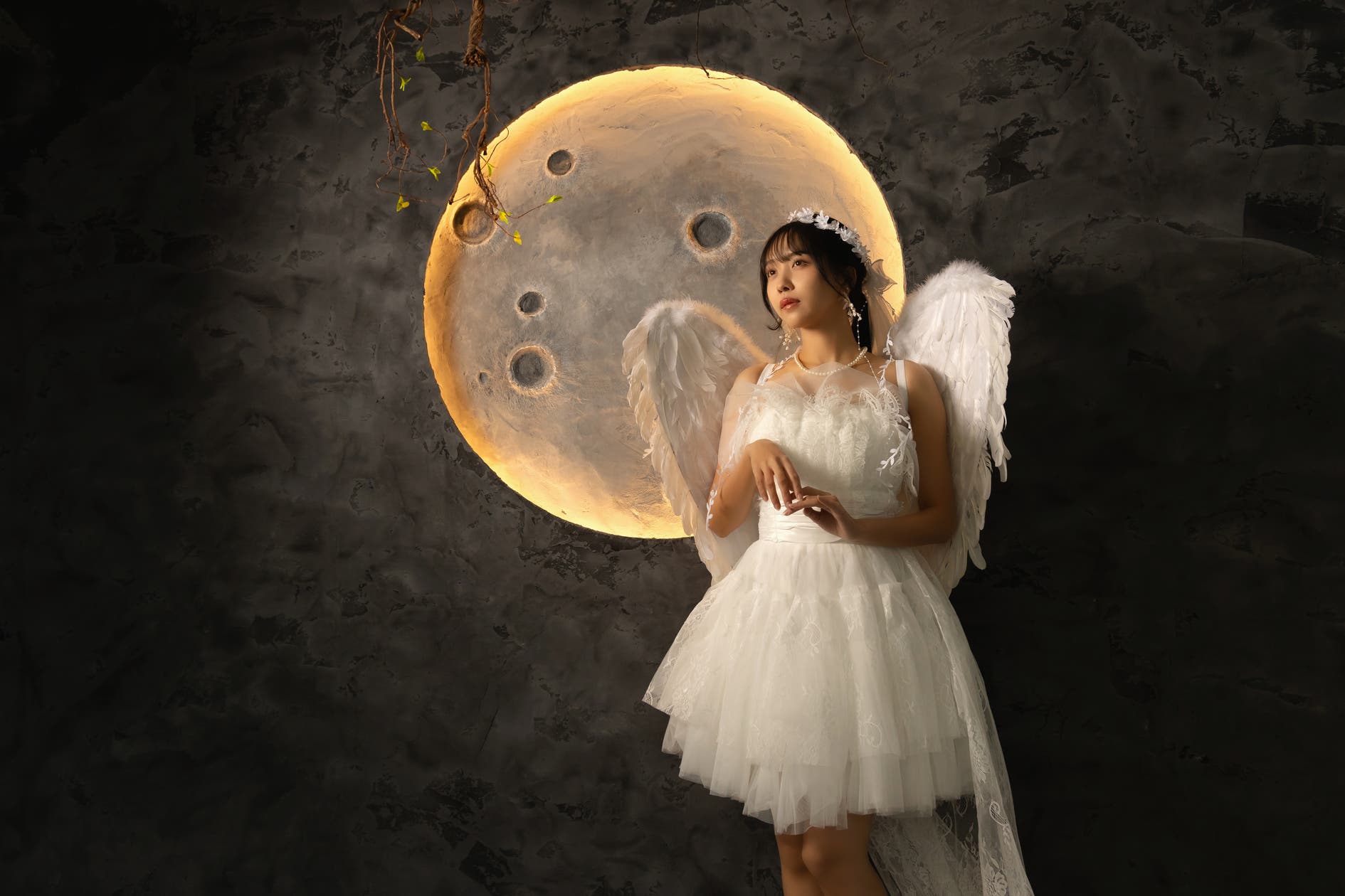 【花とつながる無限・白のファンタジー】４面自然光｜シンデレラ馬車｜満月｜階段｜漆喰白壁｜ドレス着放題！｜撮影機材無料!の写真14