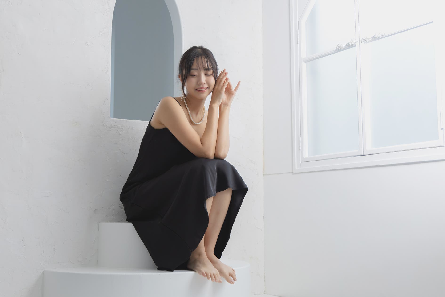 【花とつながる無限・白のファンタジー】４面自然光｜シンデレラ馬車｜満月｜階段｜漆喰白壁｜ドレス着放題！｜撮影機材無料!の写真9