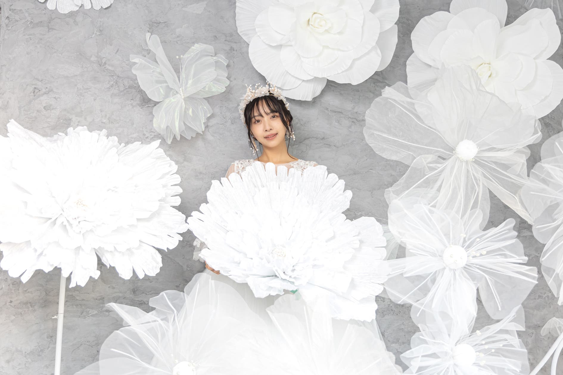 【花とつながる無限・白のファンタジー】４面自然光｜シンデレラ馬車｜満月｜階段｜漆喰白壁｜ドレス着放題！｜撮影機材無料!の写真7