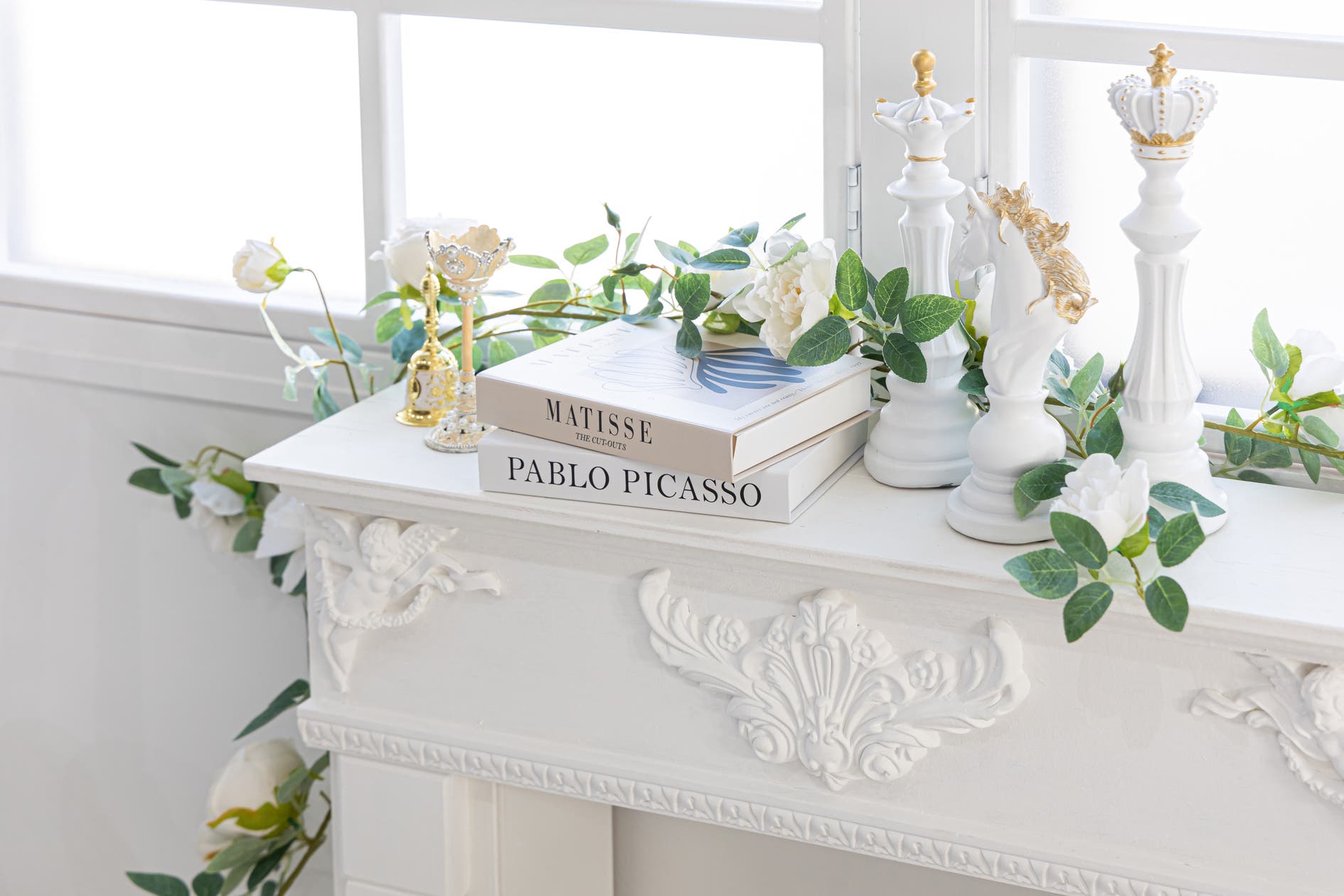 【花とつながる無限・白のファンタジー】４面自然光｜シンデレラ馬車｜満月｜階段｜漆喰白壁｜ドレス着放題！｜撮影機材無料!の写真21