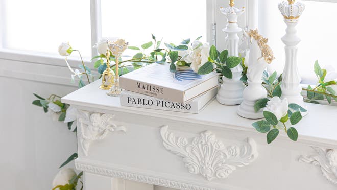 【花とつながる無限・白のファンタジー】4面自然光|シンデレラ馬車|満月|階段|漆喰白壁|ドレス着放題!|撮影機材無料!の写真21