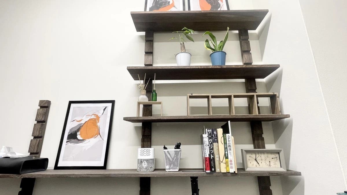 【完全個室間貸し】ダイソー、コンビニ徒歩2分、最大着席数5名の広々テーブルとオシャレ背景でリモートワークで使いやすい！の写真4