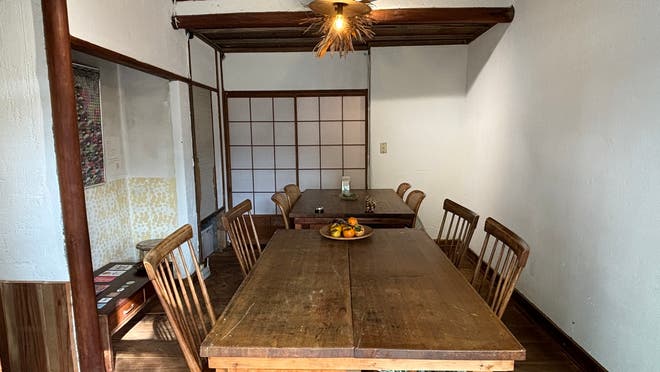 逗子駅から徒歩9分/駐車場1台可/シンボルツリーを眺める個室の写真5