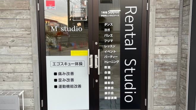 サロン ダイニングテーブルとカウンターテーブルがあるリビングスタイルのオープンスペースの写真17