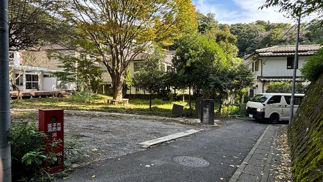 駐車場1台/逗子駅徒歩9分/前日予約可♪シンボルツリーを囲むベンチがある167坪の庭の写真7