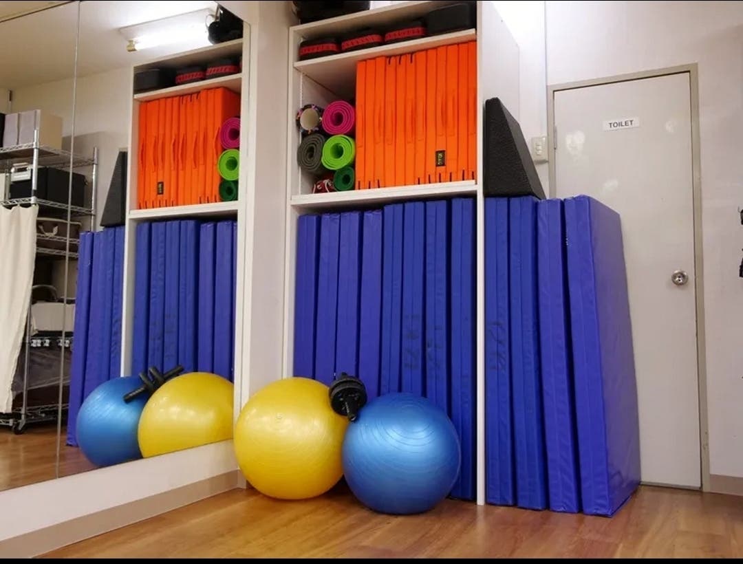 【浅草橋・蔵前】駅近／広々 地下スペース／膝に優しい衝撃吸収床／壁二面鏡／暗闇✨ピカピカLED✨の写真6