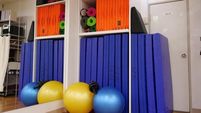 【浅草橋・蔵前】駅近/広々 地下スペース/膝に優しい衝撃吸収床/壁二面鏡/暗闇✨ピカピカLED✨の写真6