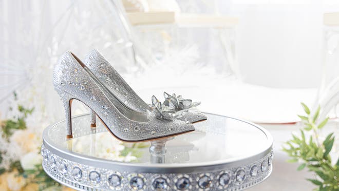 【花とつながる無限・白のファンタジー】4面自然光|シンデレラ馬車|満月|階段|漆喰白壁|ドレス着放題!|撮影機材無料!の写真18