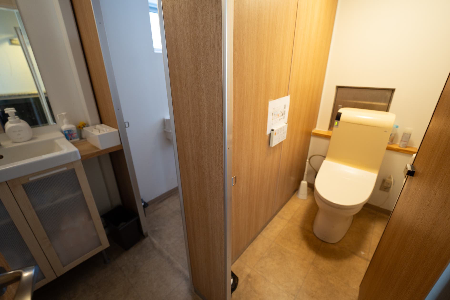 クリスマスOK🎄1号店 窓5m自然光◎｜新宿西口駅2分/JR新宿駅7分｜機材無料◎撮影スタジオ｜土足！エレベーター有｜90平米の写真27