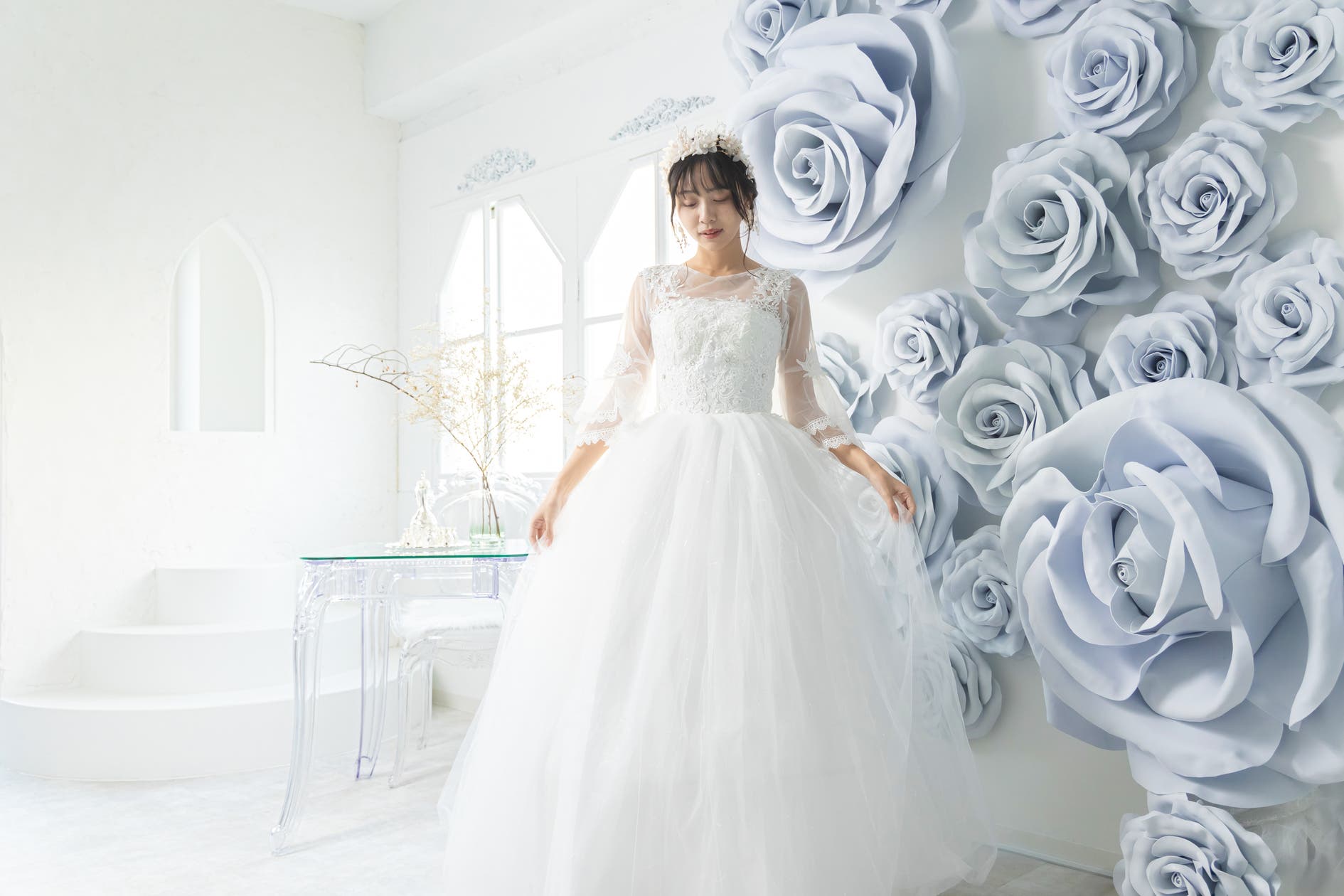 【花とつながる無限・白のファンタジー】４面自然光｜シンデレラ馬車｜満月｜階段｜漆喰白壁｜ドレス着放題！｜撮影機材無料!の写真6