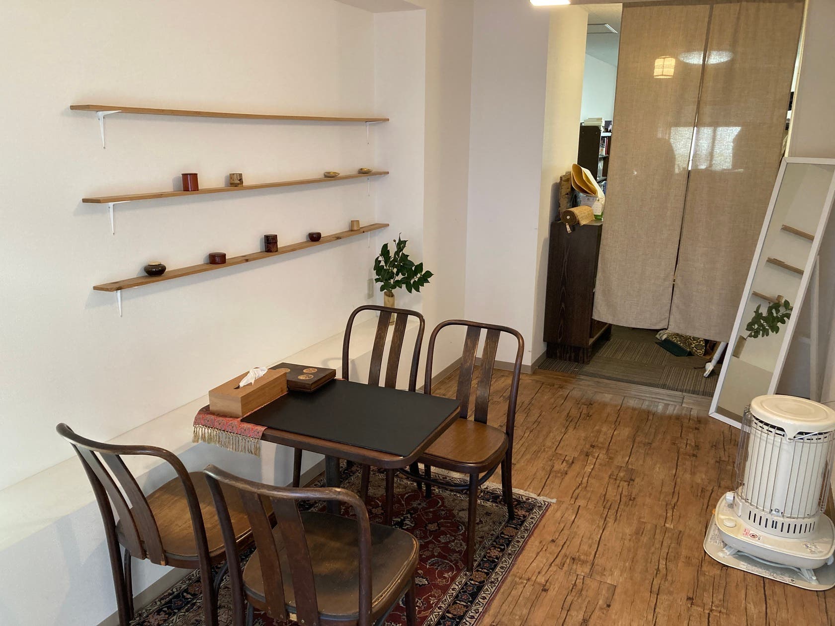 今池の路面店、骨董、個展、喫茶、小物販売スペースの写真4