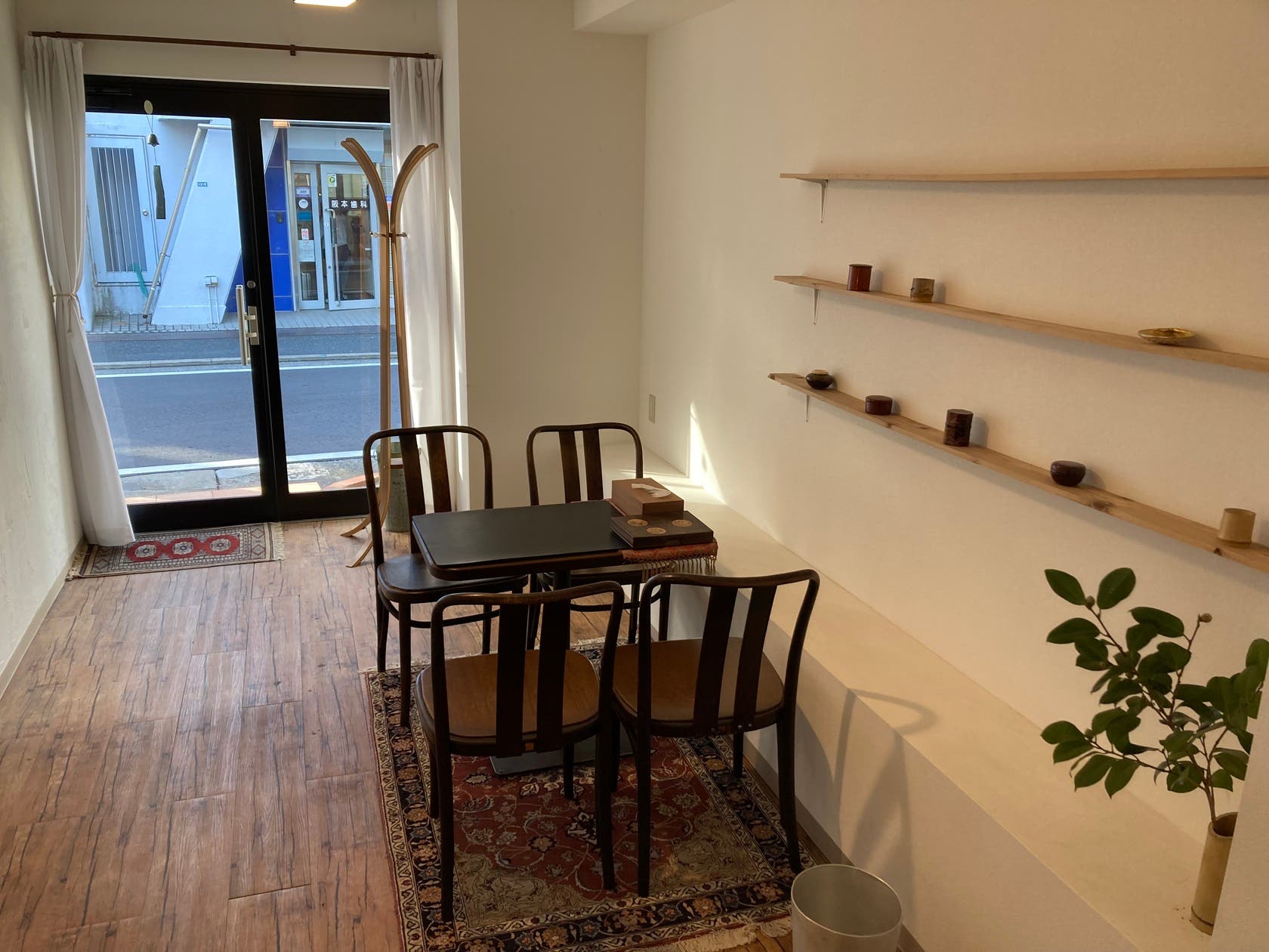 今池の路面店、骨董、個展、喫茶、小物販売スペースの写真5