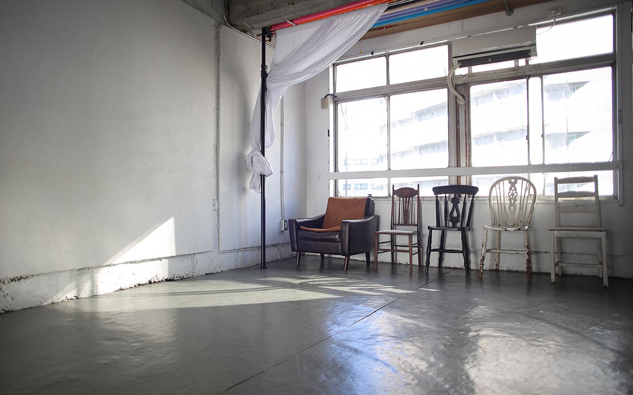 代々木ヴィンテージビル内の非現実的な白壁スタジオの写真7