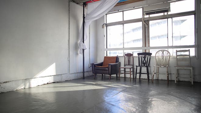 代々木ヴィンテージビル内の非現実的な白壁スタジオの写真7